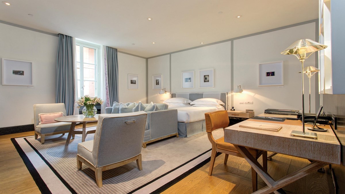 Deluxe Studio | Portrait Roma | Inspirato